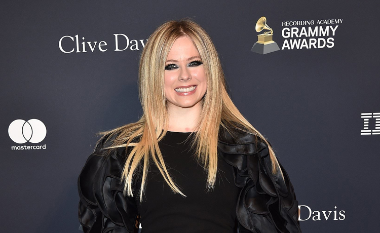 Avril Lavigne Releases New Music Video